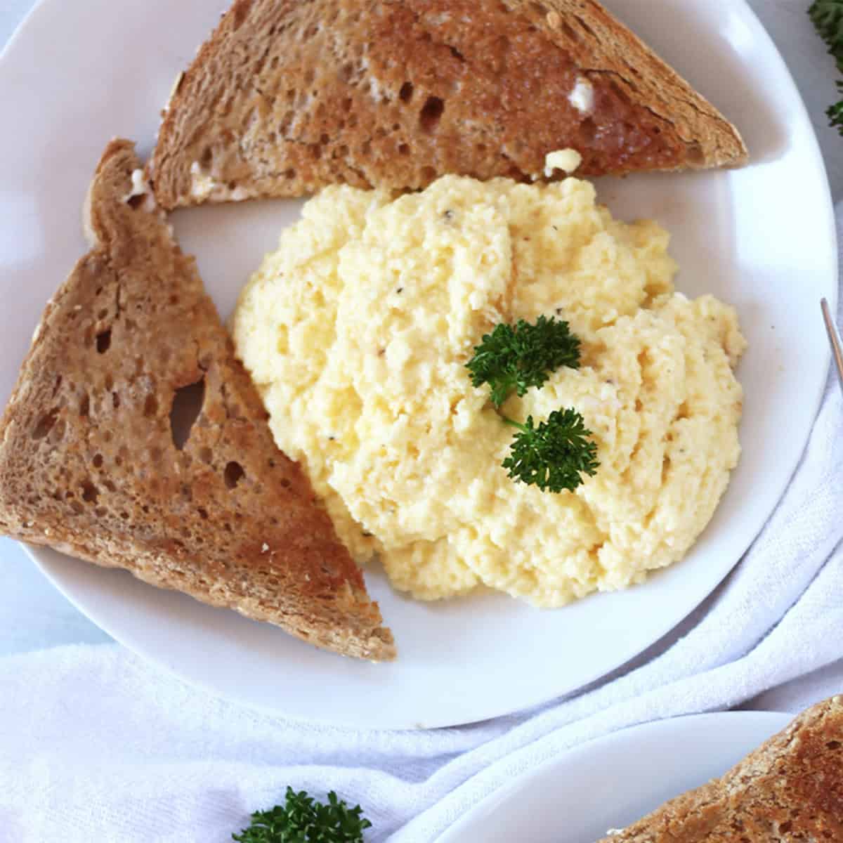 Cheesy Scrambled Eggs - Slow The Cook Down